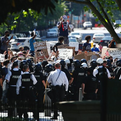Weekend of Violent Protests Leaves Trail of Damage for Feds - Defense One