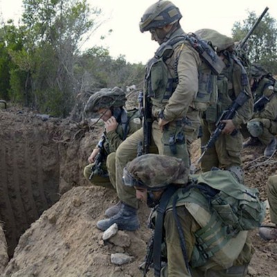 Wave-relay radio tech connects soldiers for underground combat ...