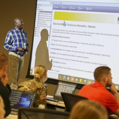 Army Debuts Improved Smartphone-Friendly Pay System - Defense One