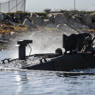 After 2 Rollovers, Marines Overhaul Amphibious Combat Vehicle Training ...